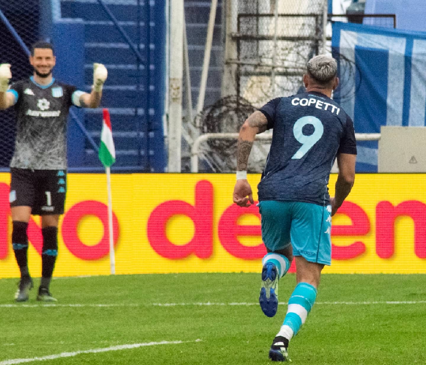 Copetti quiere llegar "un poquito más lejos" con Racing - Racing de Alma