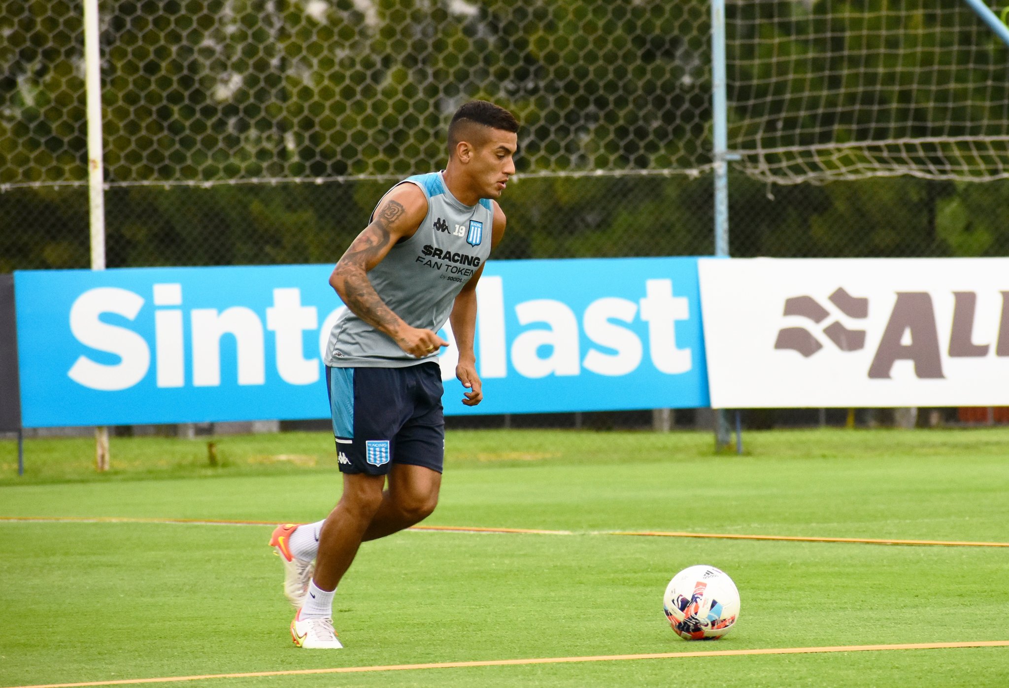 Lolo Miranda, el cinco que le da juego a Racing - Racing de Alma