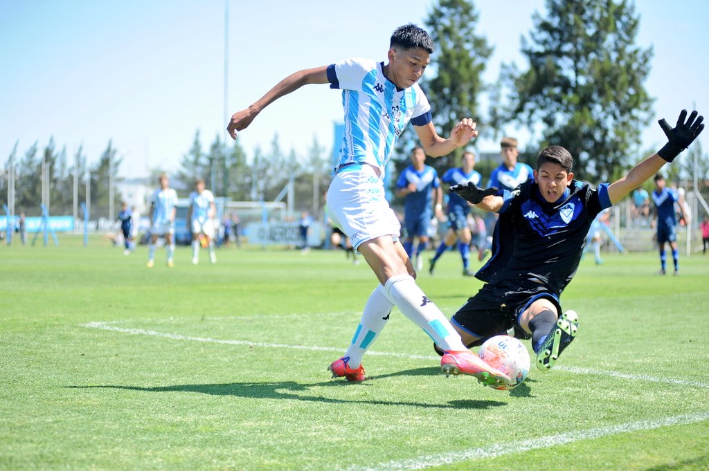 Racing sufrió con Vélez en Inferiores - Racing de Alma