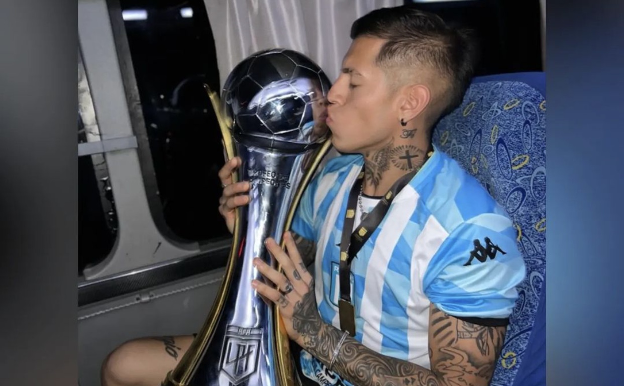 Daniel Juárez firmó contrato con Racing - Racing de Alma
