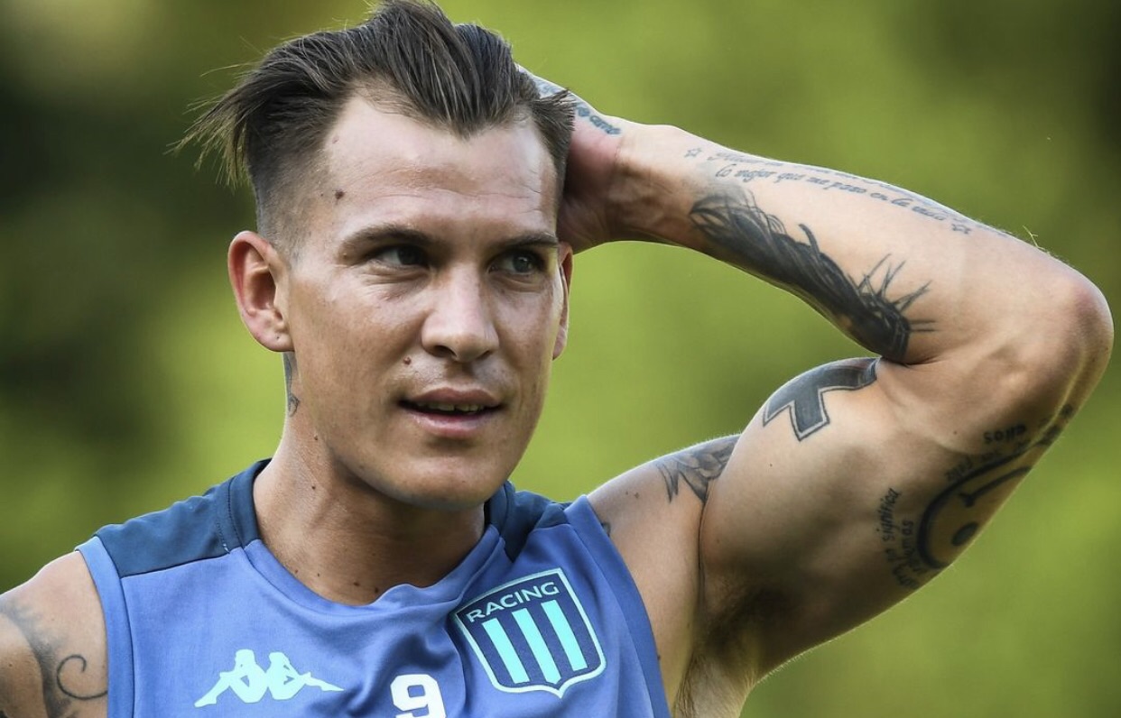 Reniero se fue de Racing en condición de libre - Racing de Alma