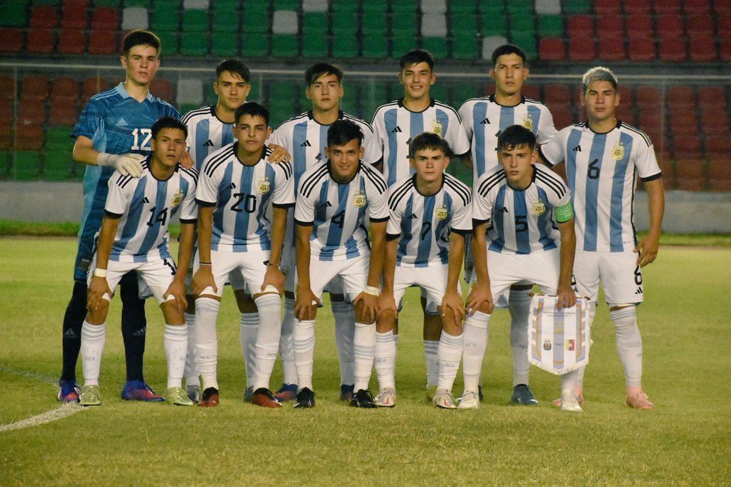 Axel Cabellos, de Racing, ganó con la selección - Racing de Alma