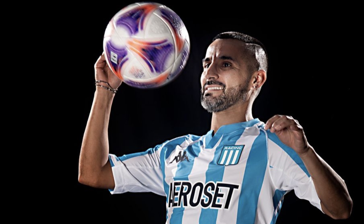 Maxi Moralez con otros campeones en Racing - Racing de Alma