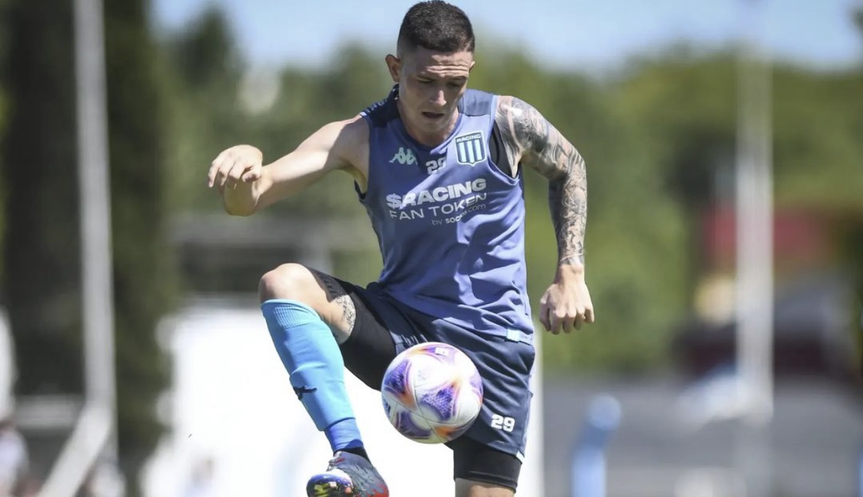 Aníbal Moreno, post lesión, a la par en Racing - Racing de Alma