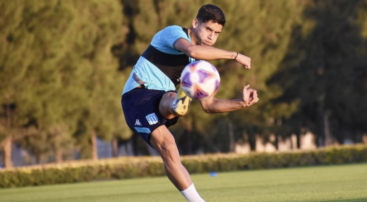 Quirós debutó de titular en Racing- Defensa - Racing de Alma
