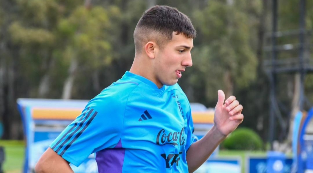 El central Escudero volvió a entrenarse con la Primera de Racing - Racing de Alma