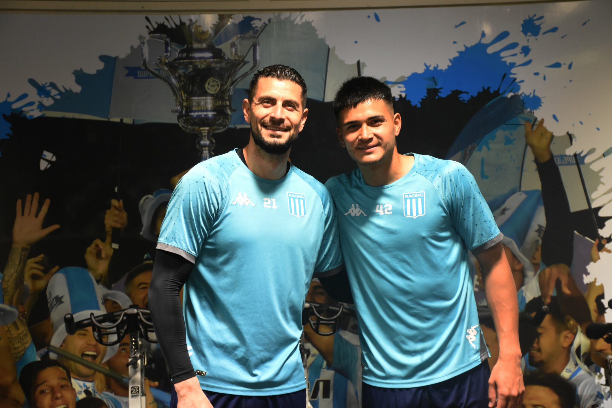 León firmó su primer contrato con Racing - Racing de Alma