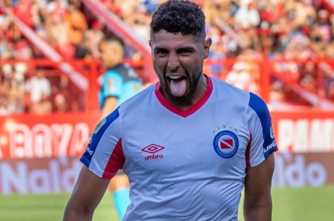 Cuando Racing debe pagar por Maxi Romero, en ARgentinos - Racing de Alma