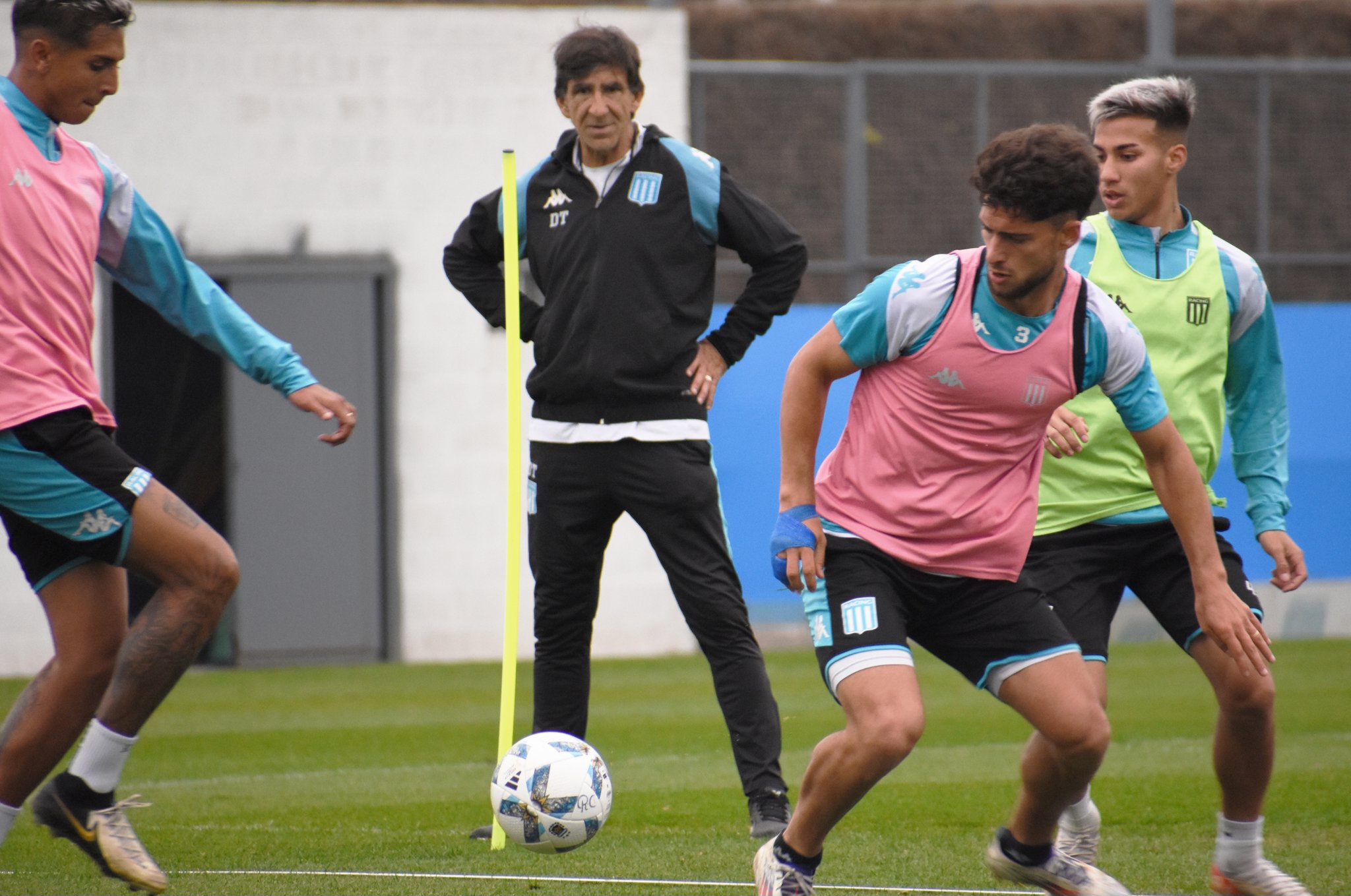 Costas nunca venció a Boca como DT de Racing o en otros clubes - Racing ...